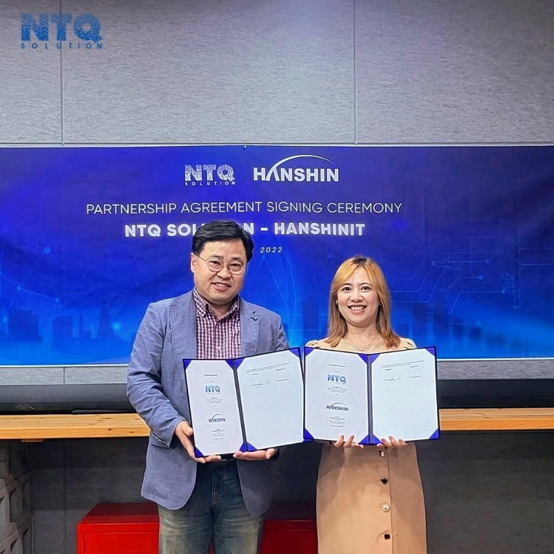 The Partnership Signing Ceremony Between NTQ Solution And HanshinIT!
