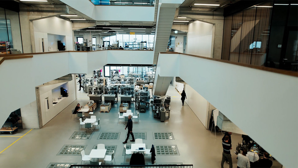 Komax’s innovative vertical factory on video | Komax