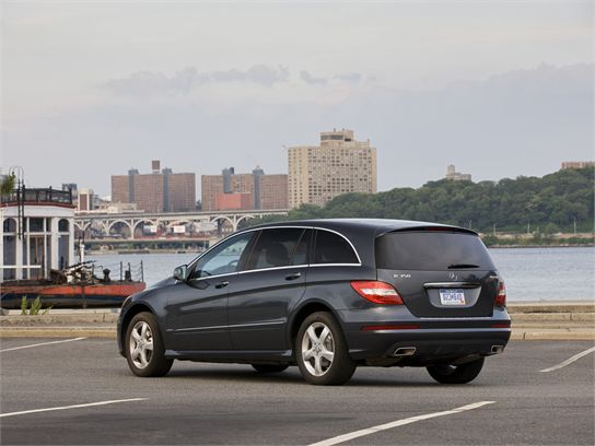 10 Things You Should Know About the 2011 Mercedes-Benz R-Class | Autoweb