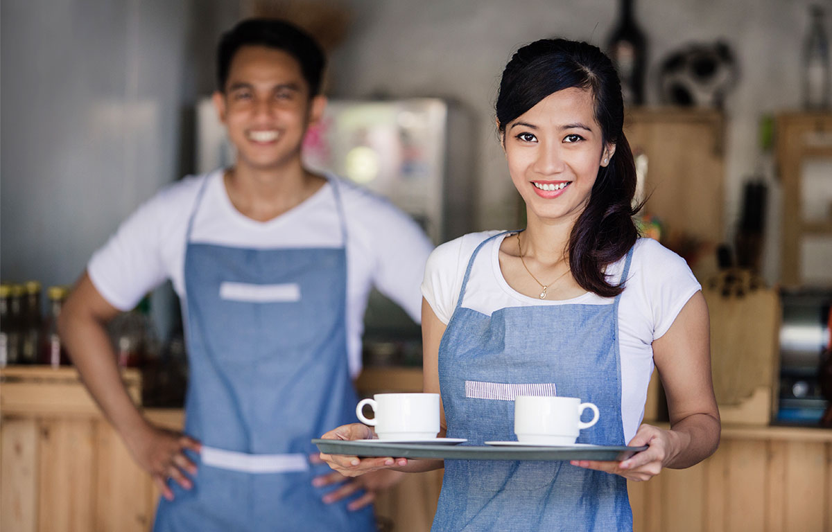 Mau Jadi Waiter atau Waitress? Pelajari Keterampilan Ini dan Cek ...