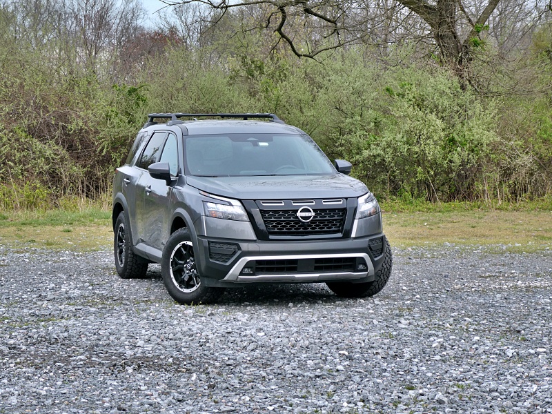 2024 Nissan Pathfinder Road Test and Review | Autoweb