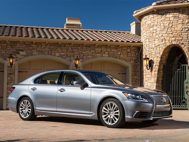 10 Luxury Cars with a V8 Engine | Autobytel