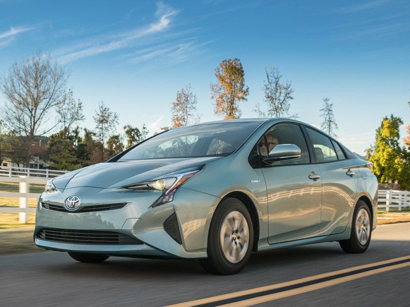 2017 Toyota Prius Road Test and Review | Autoweb