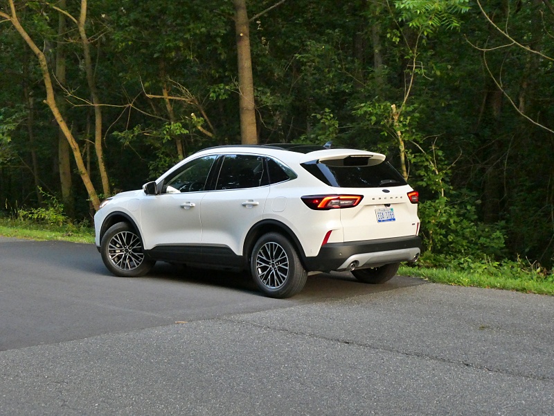 2023 Ford Escape Road Test and Review | Autoweb