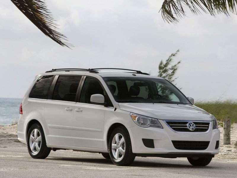 VW Routan Reboots Minivan Renaissance | Autoweb